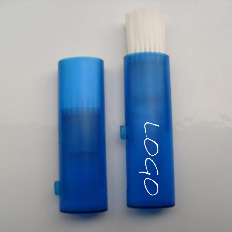 Retractable Computer Brush - Promotional Gifts